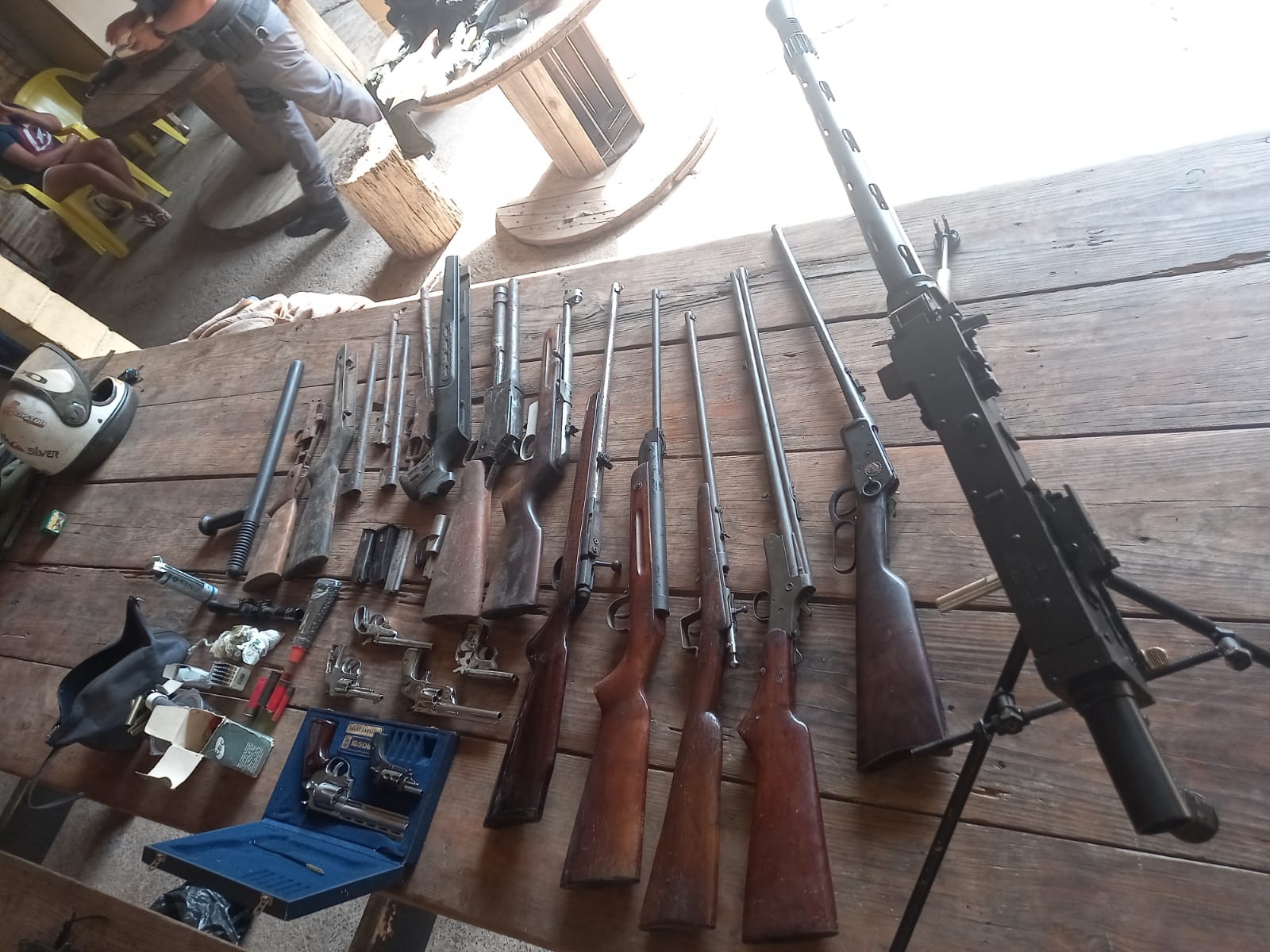 Piracicaba (SP): 10º BAEP apreende metralhadora antiaérea, espingardas e revólveres do crime ...